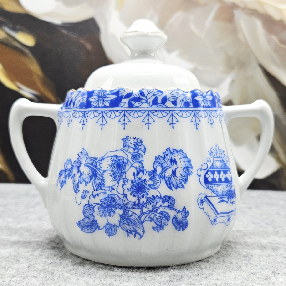 Nuostabi „Bavaria“ porceliano cukrinė, dekoruota mėlynais ornamentais ...